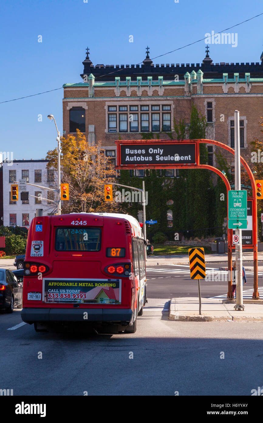Autobus seulment hi-res stock photography and images - Alamy