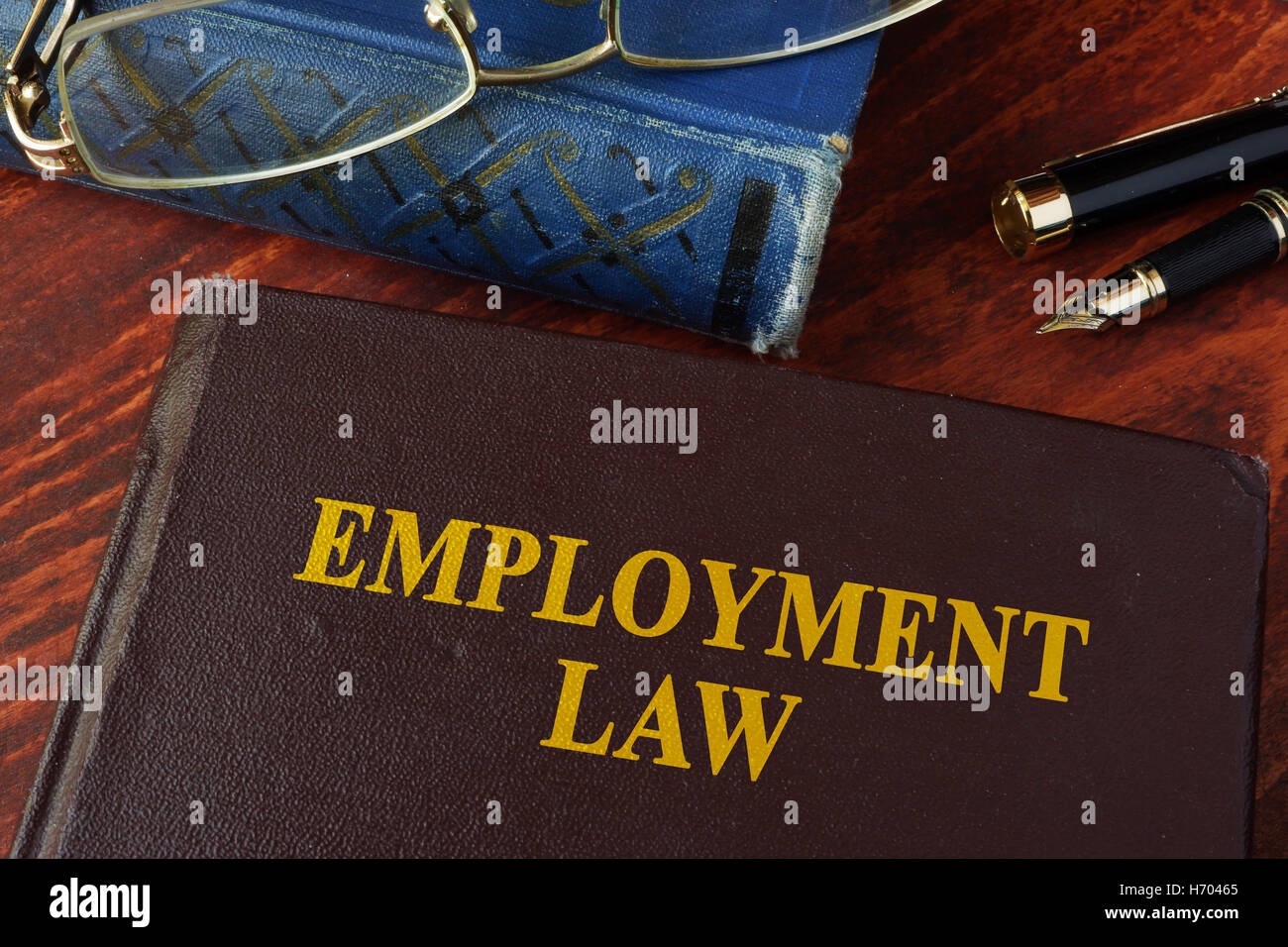Employment contract hi-res stock photography and images - Alamy