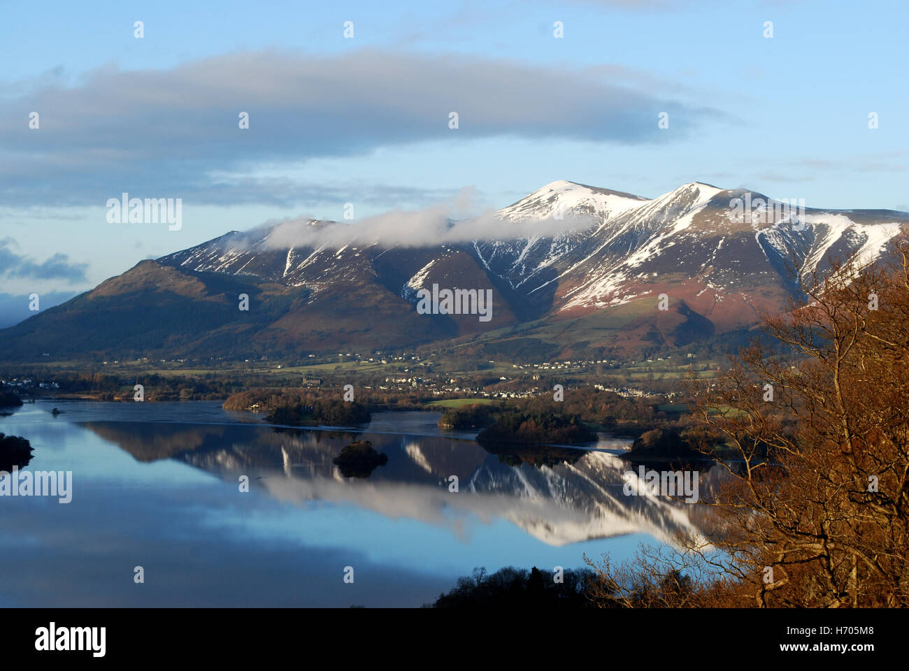 Landscape Photo looking over Derwent water Stock Photo - Alamy