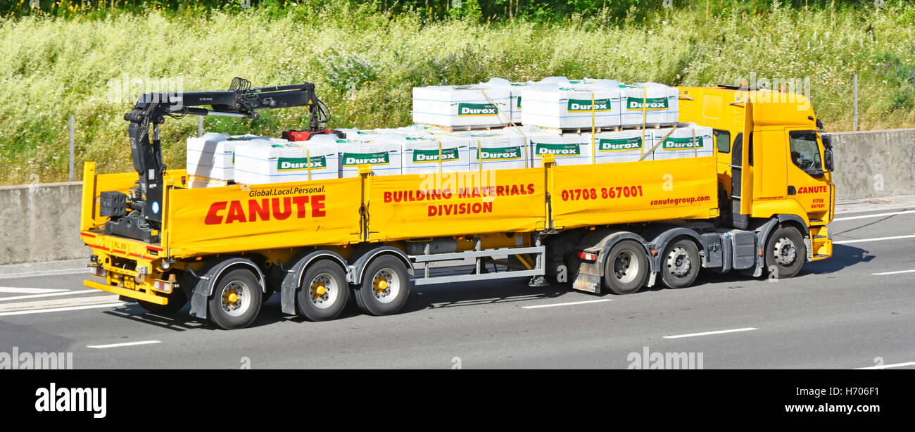 Yellow hgv articulated lorries High Resolution Stock Photography and ...