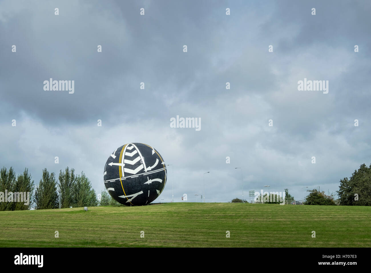 Naas perpetual motion ball hi-res stock photography and images - Alamy