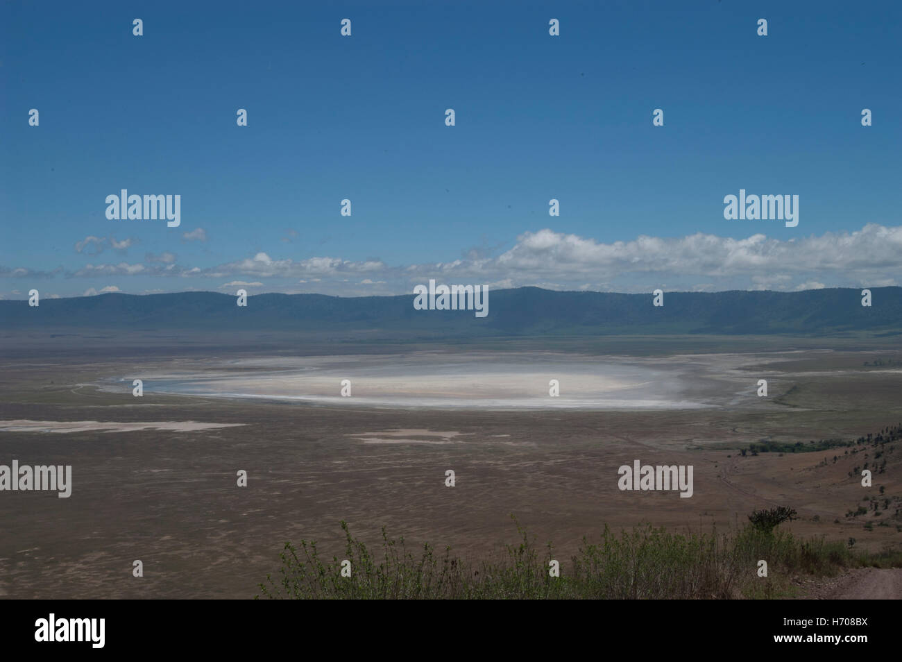 Ngorongoro Crater and Lake Magadi, view from Seneto Descend road ...