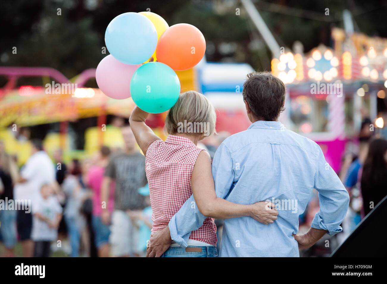 Couple having a good time outside hi-res stock photography and images ...