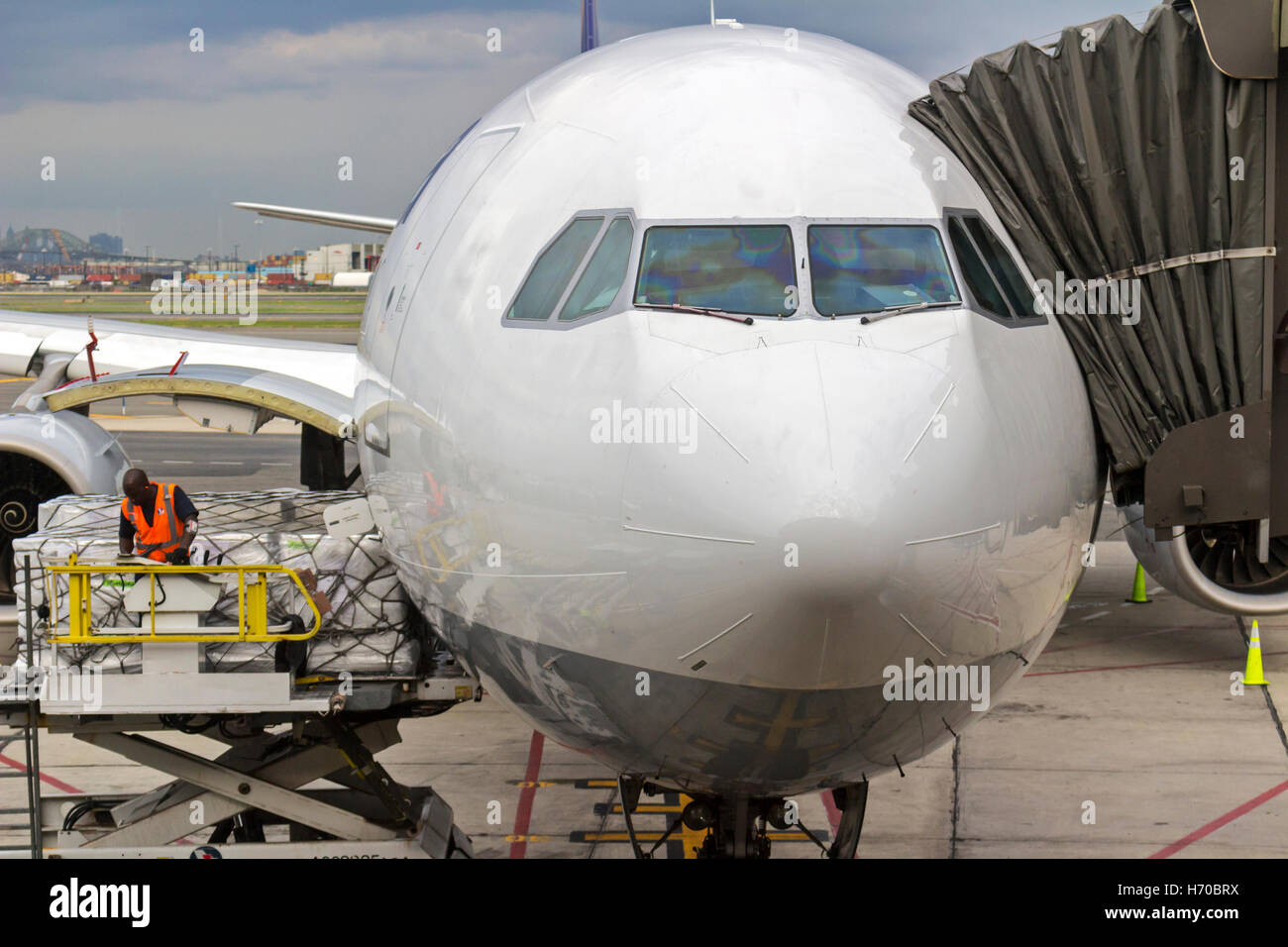 Commercial Jetliner High Resolution Stock Photography and Images - Alamy