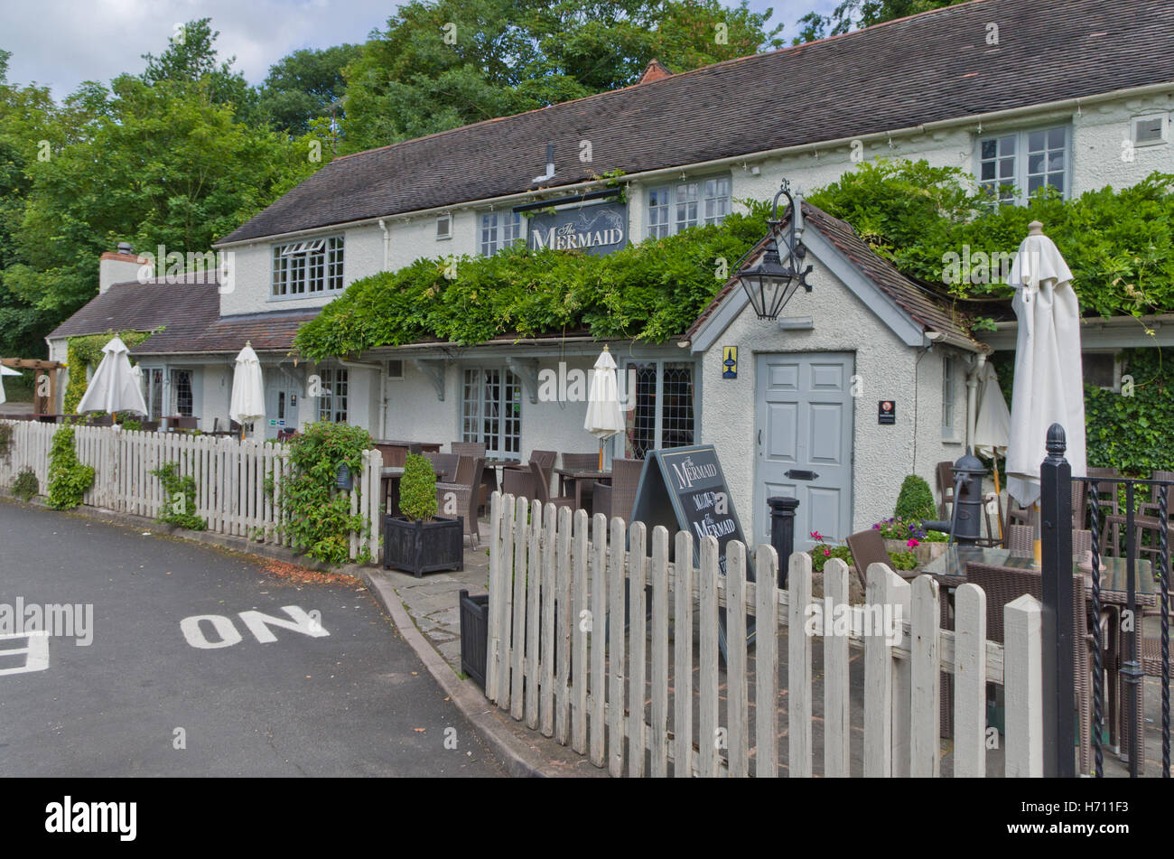 The mermaid pub High Resolution Stock Photography and Images - Alamy