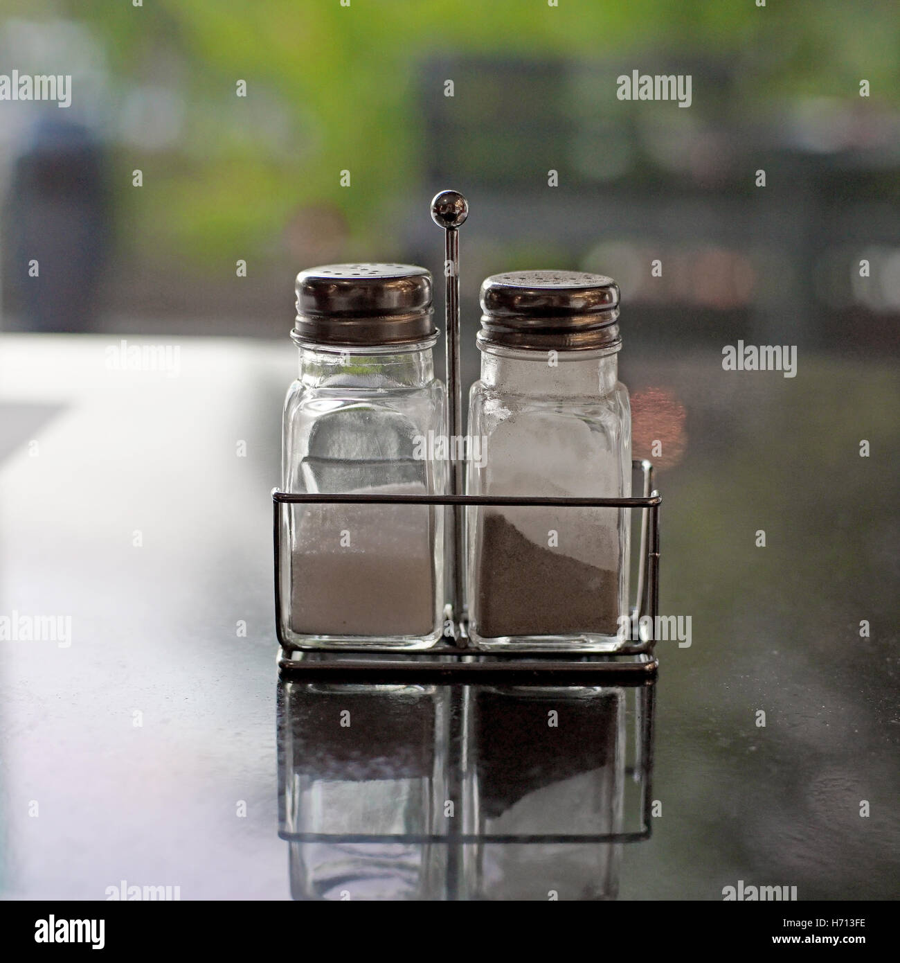 Container of salt and pepper hi-res stock photography and images - Alamy