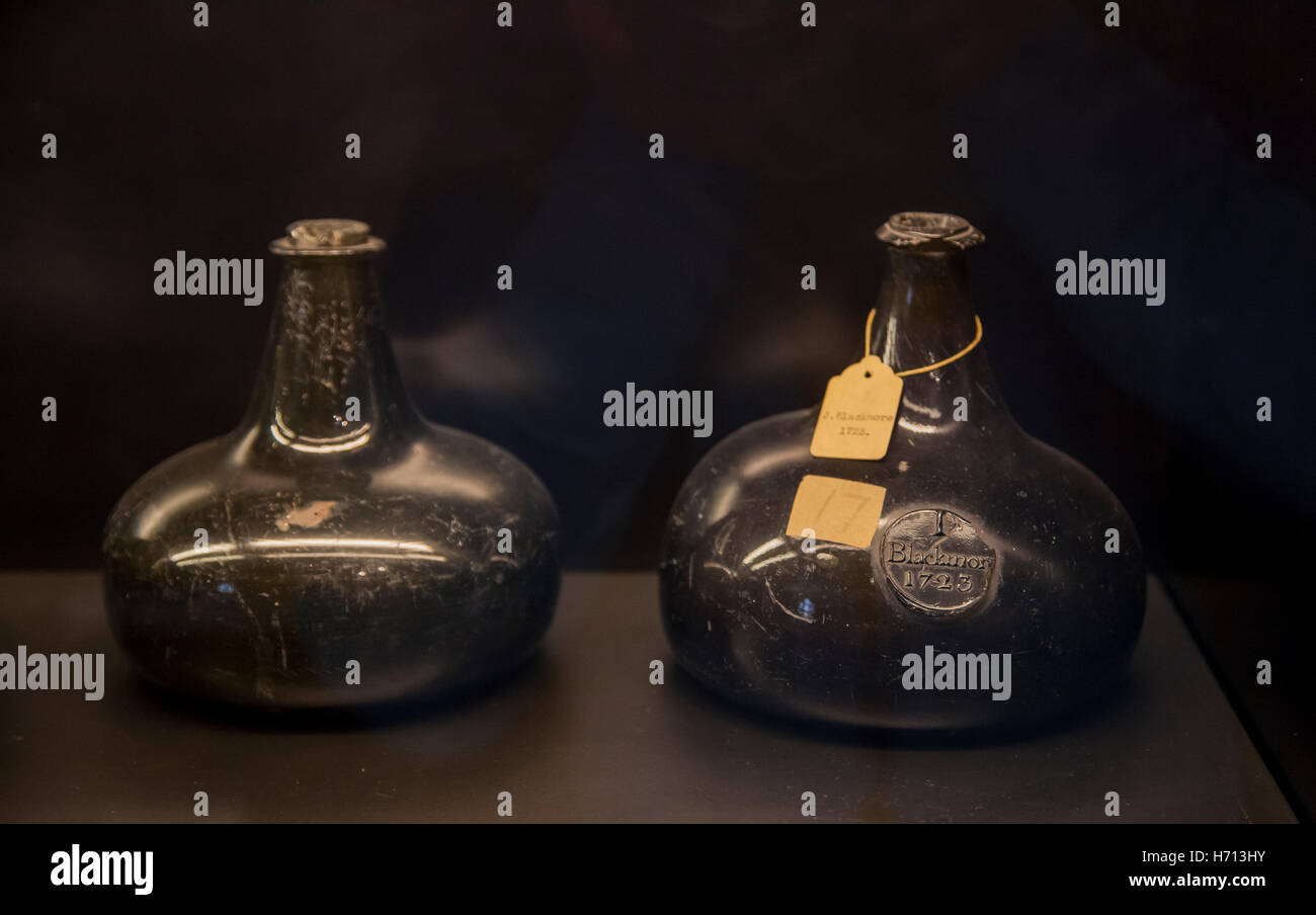 Sandeman Port Wine Cellars in Porto, Portugal Stock Photo - Alamy