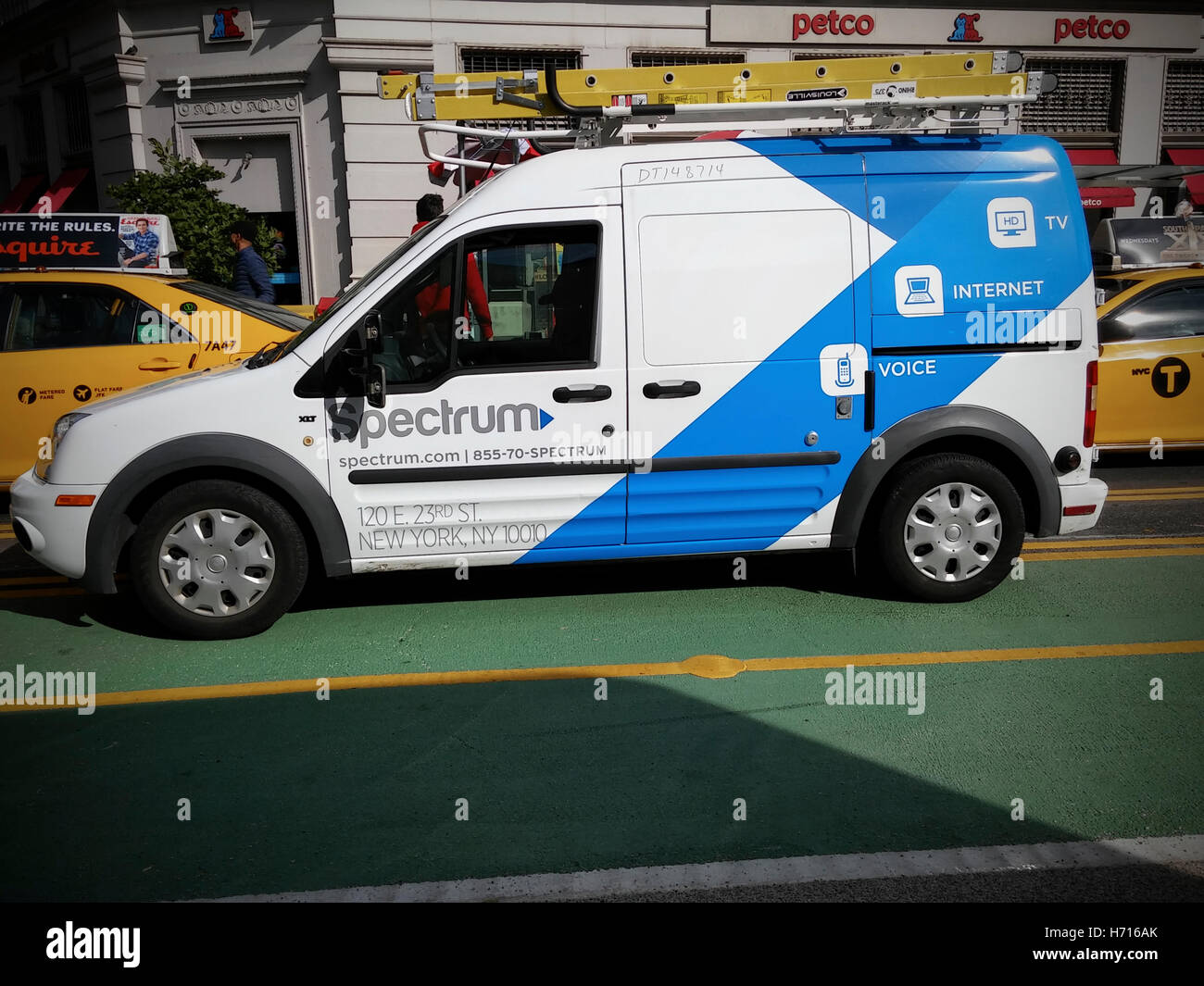 A Spectrum neé Time Warner Cable van in New York on Saturday, October ...