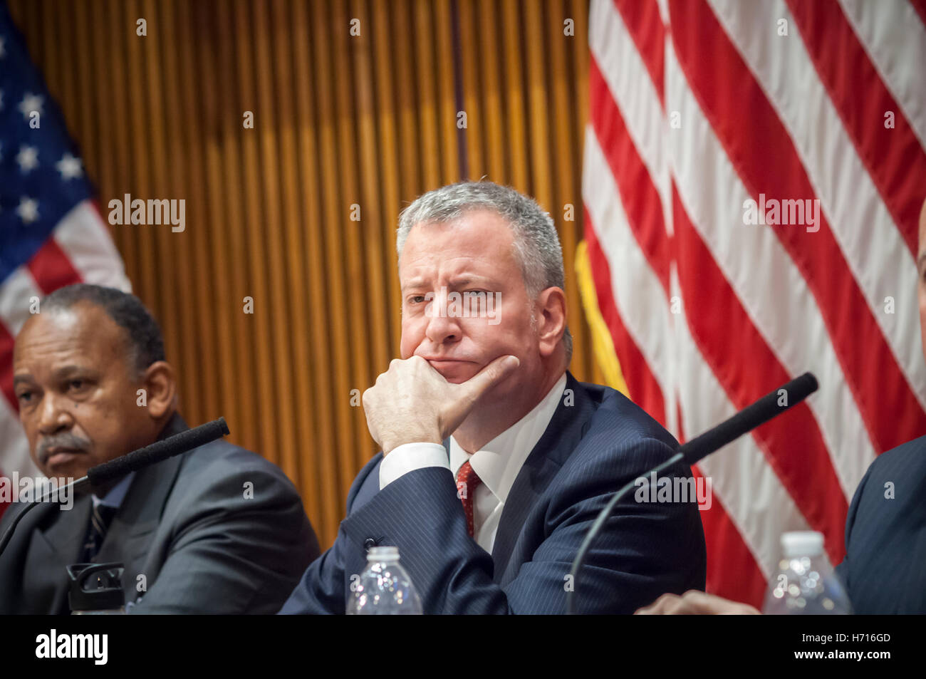 Nypd press conference hi-res stock photography and images - Alamy