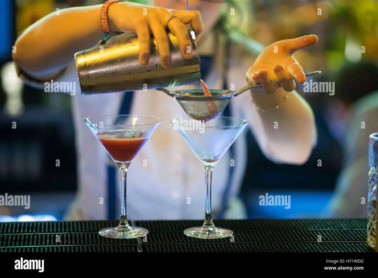 A cocktail maker barman making martinis and cocktails at a bar Stock ...