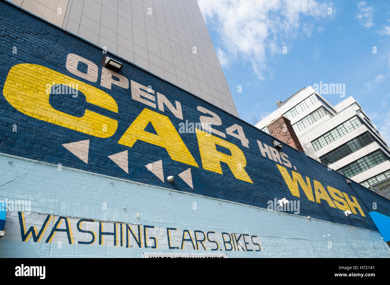 Car wash signage hi-res stock photography and images - Alamy