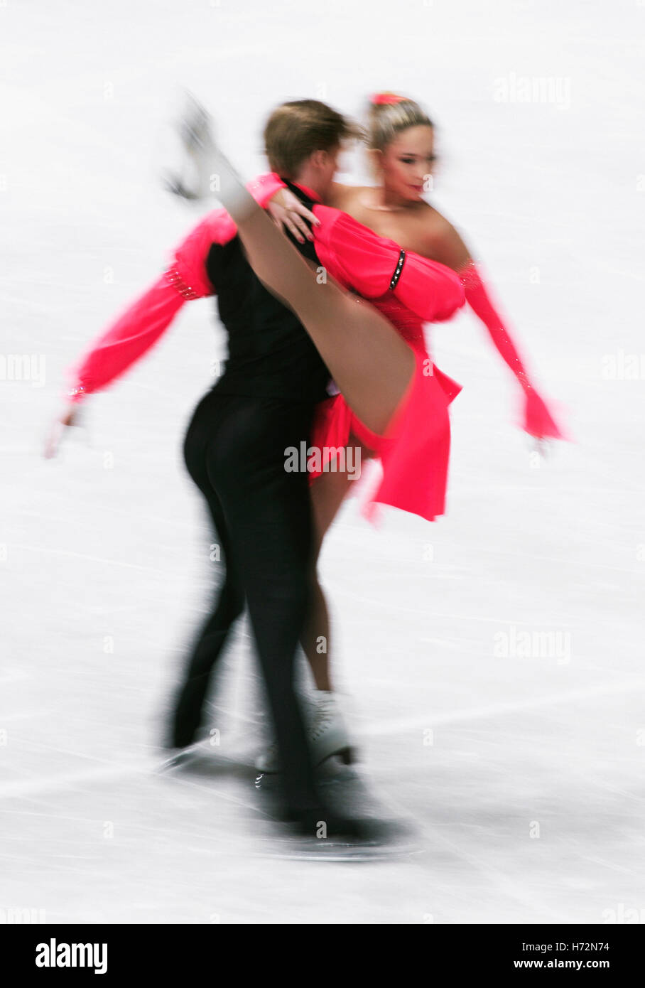 Figure skating couples hi-res stock photography and images - Alamy