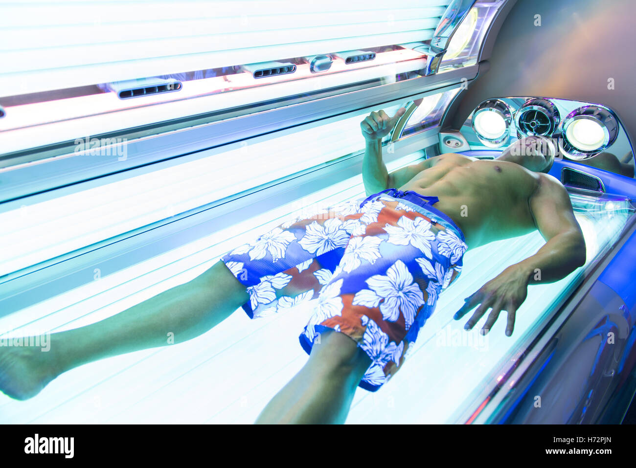 Man, tanning salon hi-res stock photography and images - Alamy