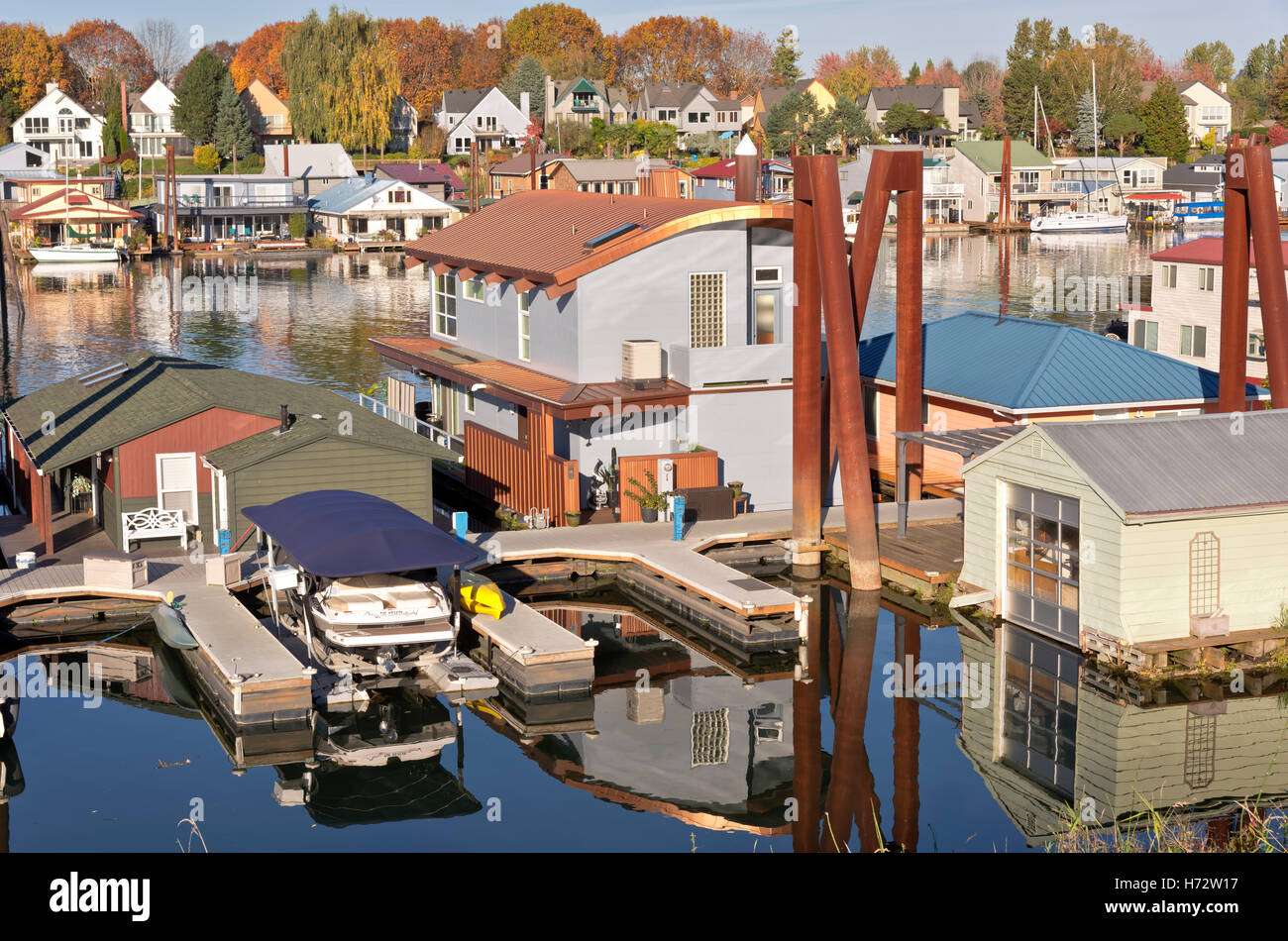 Portland floating houses community Oregon Stock Photo - Alamy
