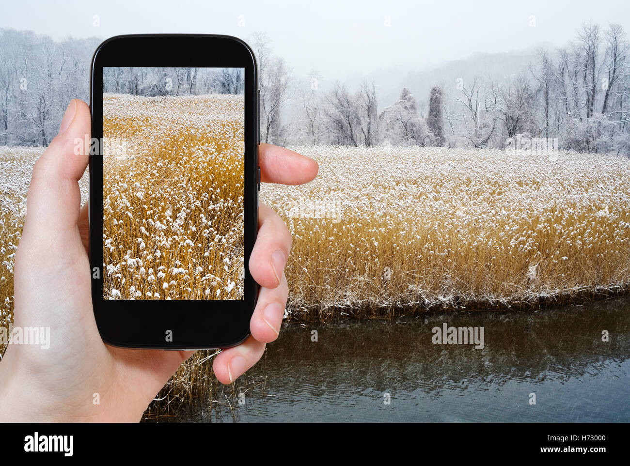 Snowing green screen hi-res stock photography and images - Alamy