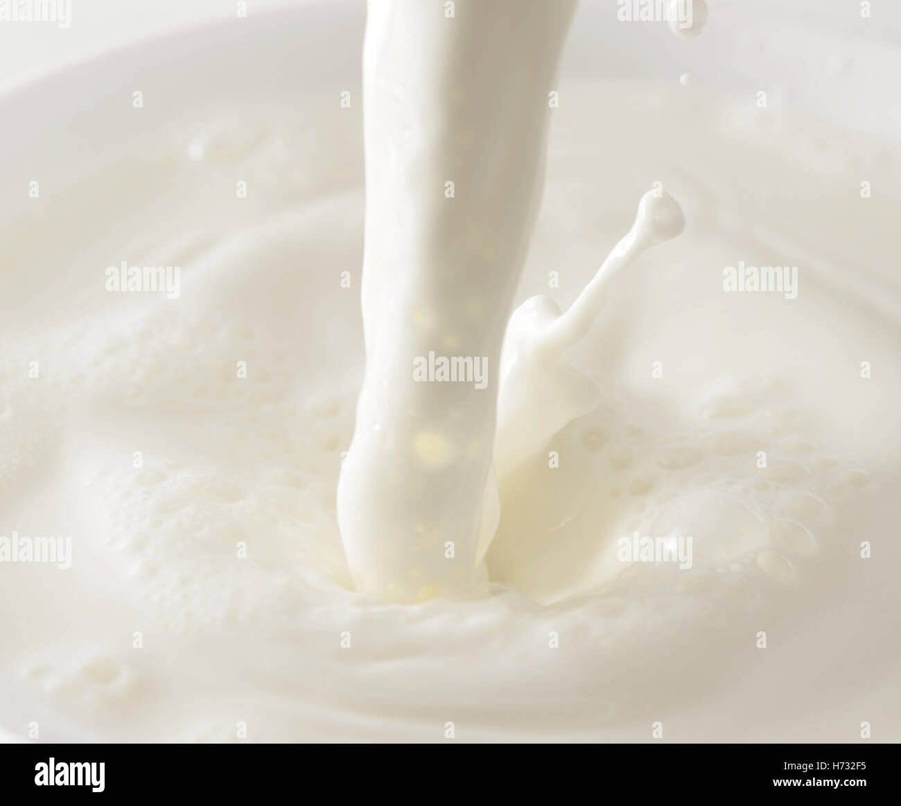 pouring milk splash Stock Photo - Alamy