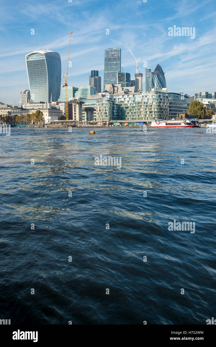 London skyline of the financial City center with the dark flowing ...