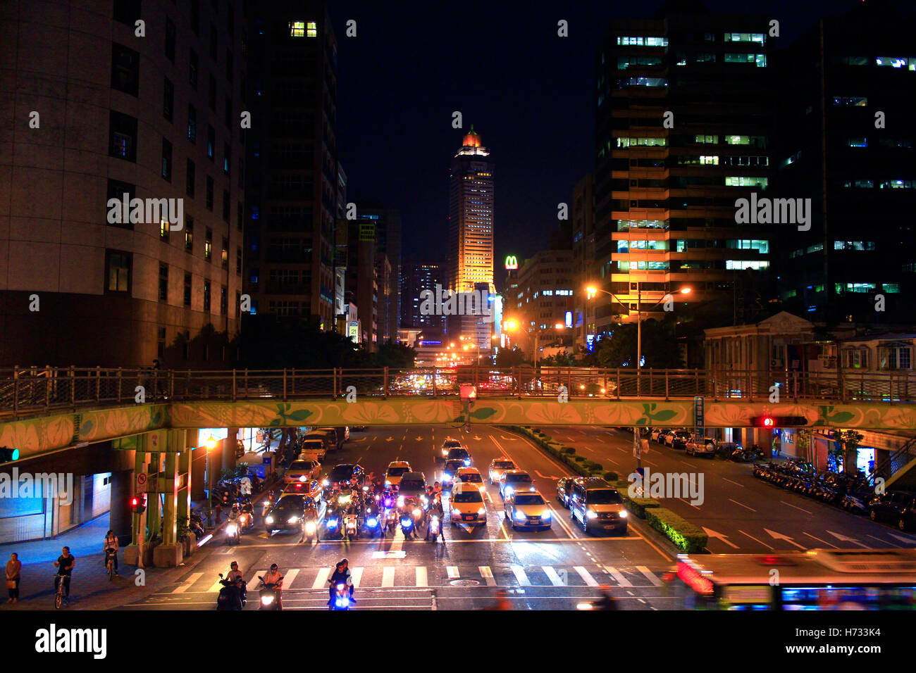 Taipei downtown hi-res stock photography and images - Alamy