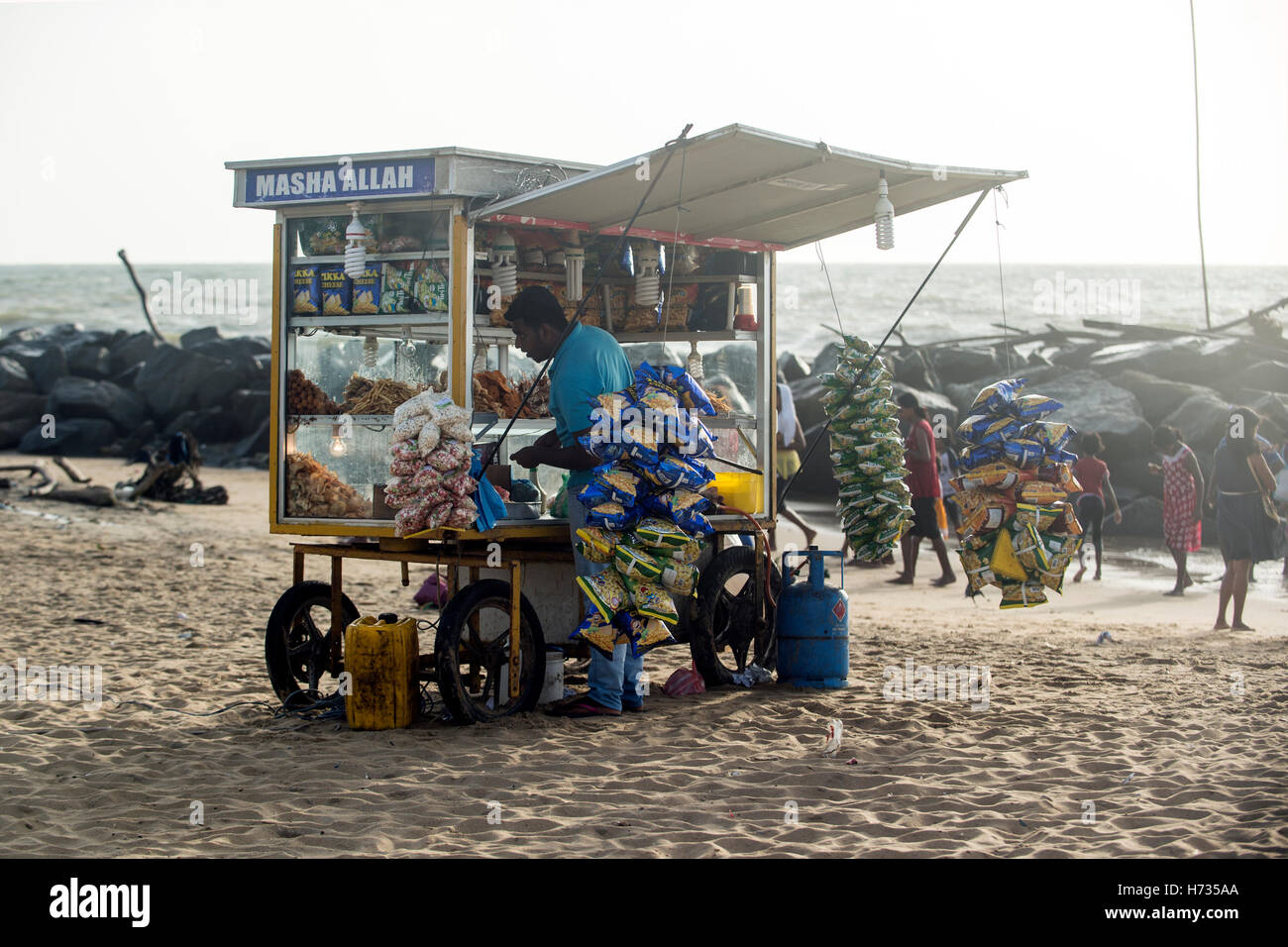 Snack vendors on the beach Stock Photo - Alamy