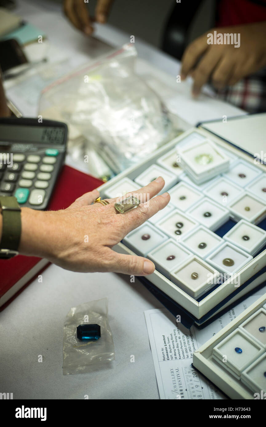 Ratnapura gem market hi-res stock photography and images - Alamy