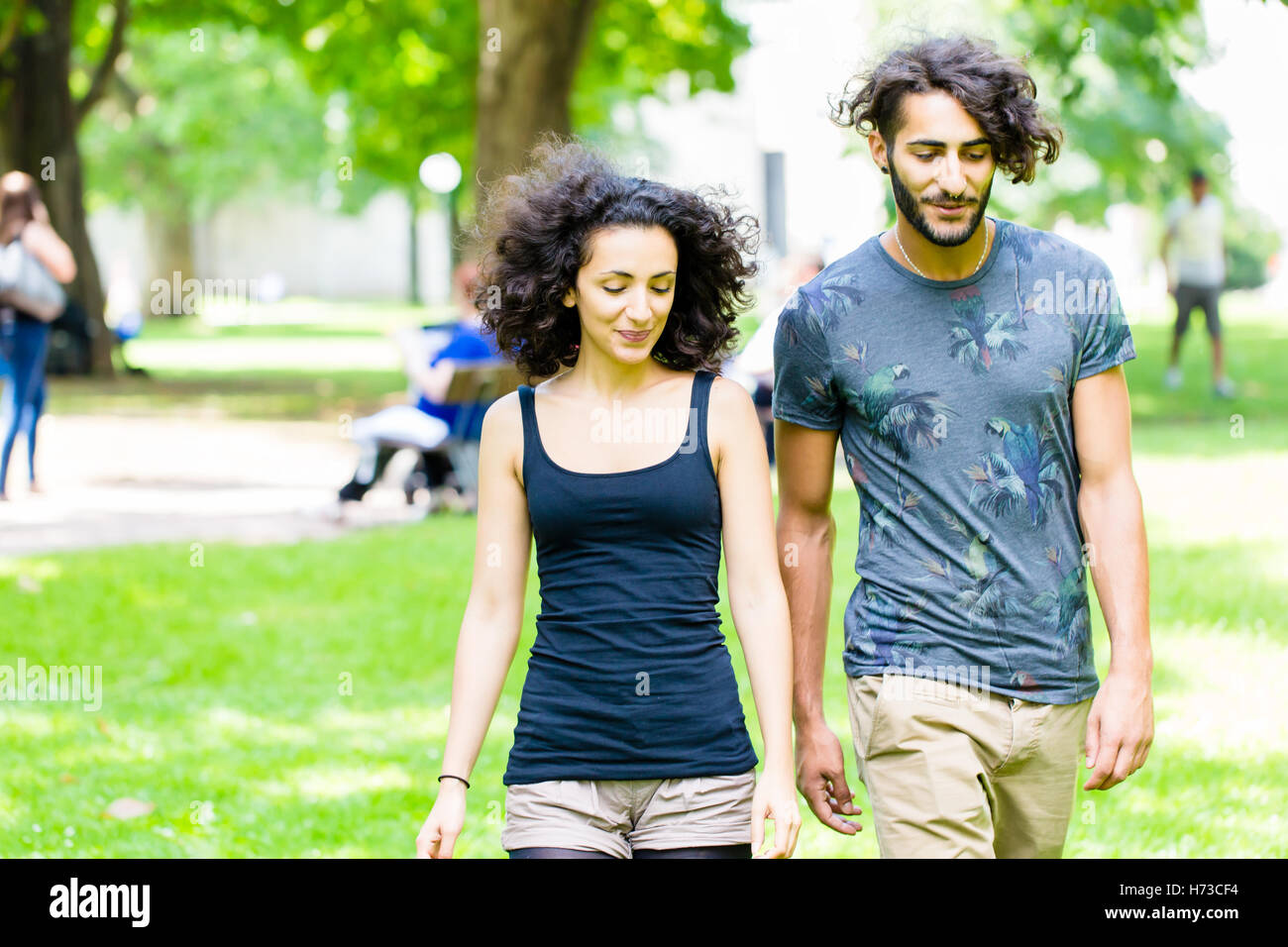 woman talk speaking speaks spoken speak talking chat nattering humans ...