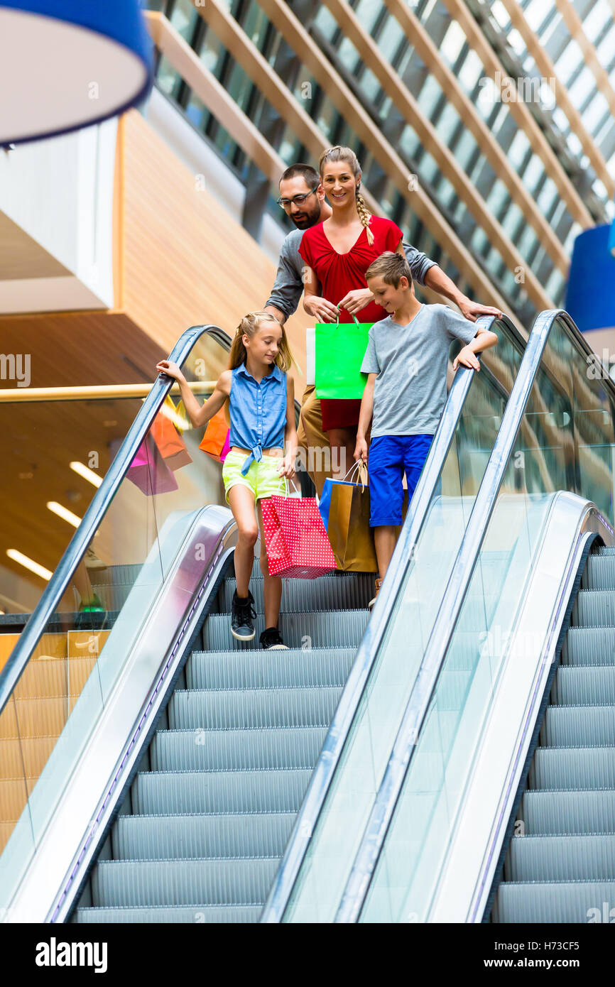 Child department store hi-res stock photography and images - Alamy