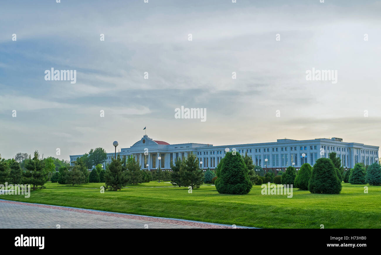 The large white building of Uzbek Parliament - Oliy Majlis, behind the ...