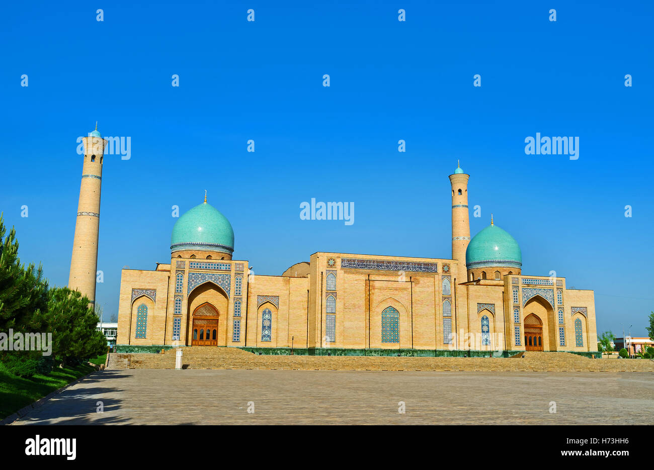 Hazrat imam mosque hi-res stock photography and images - Alamy