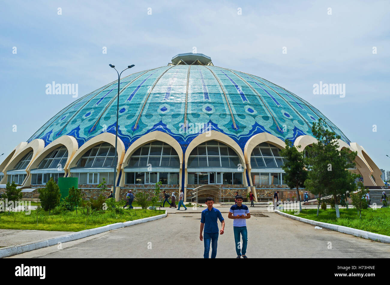 The beautiful trading dome of Chorsu Bazaar with traditional Uzbek ...