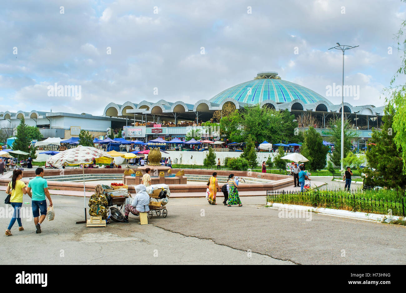 The giant Chorsu Bazaar with its colorful trading domes, Tashkent ...