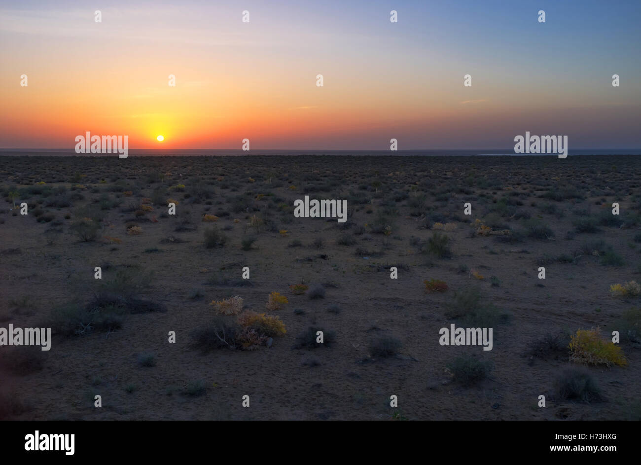 The sunset over the desert of Kyzyl Kum, Uzbekistan Stock Photo - Alamy