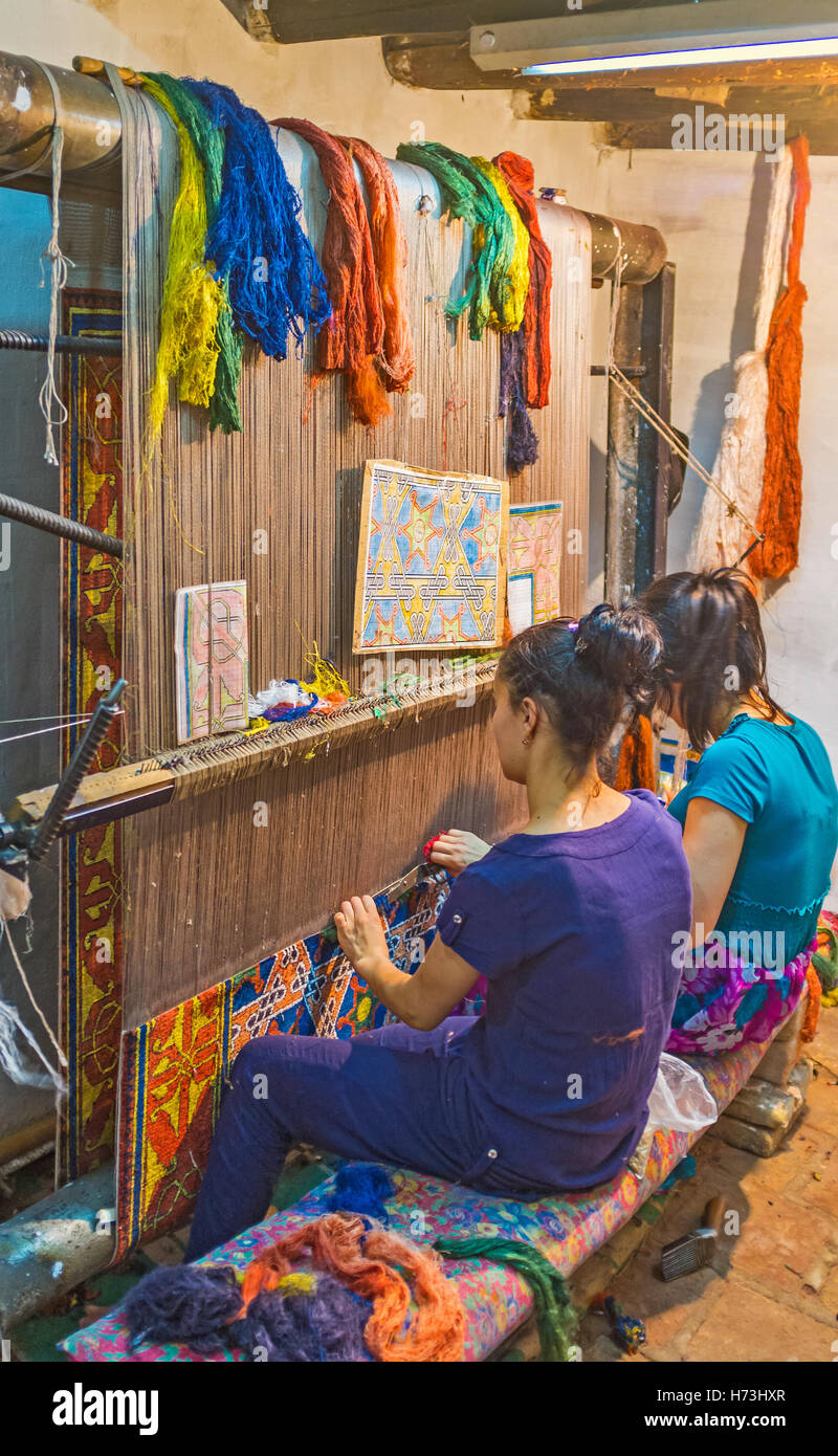 Making rug hi-res stock photography and images - Alamy