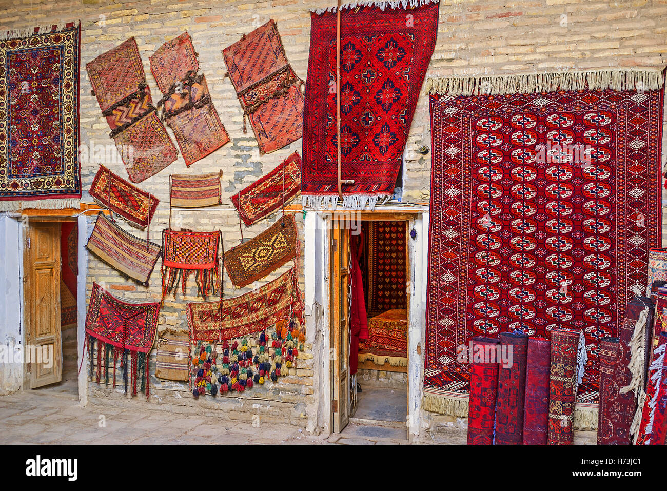 Medieval islamic rug hi-res stock photography and images - Alamy