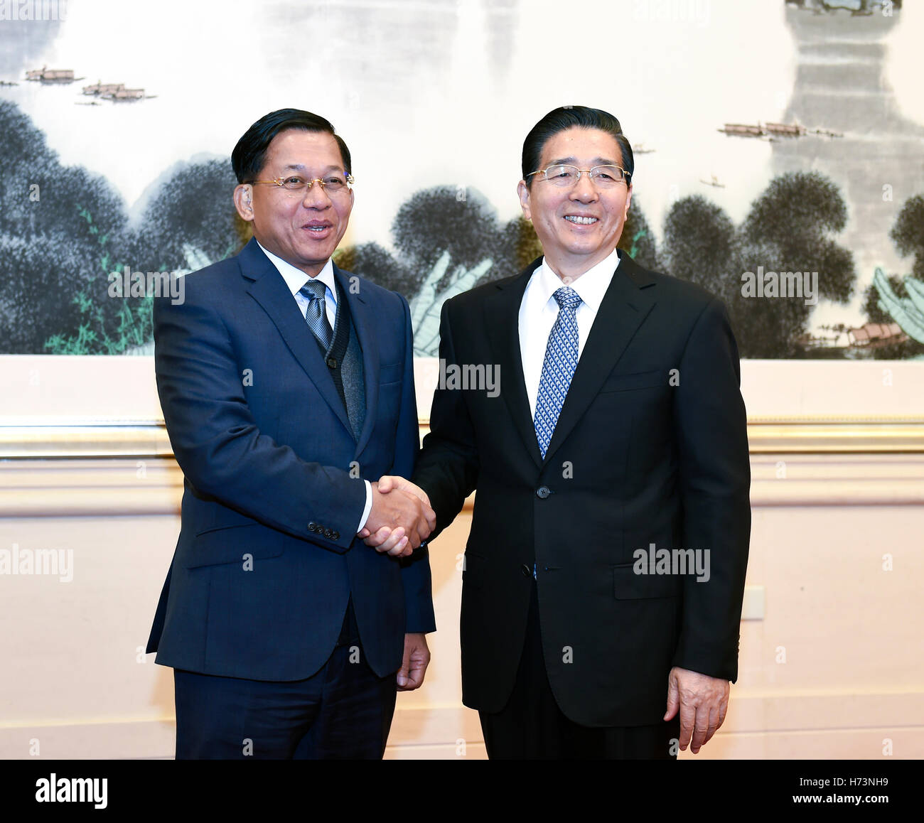 Commander aung hi-res stock photography and images - Alamy