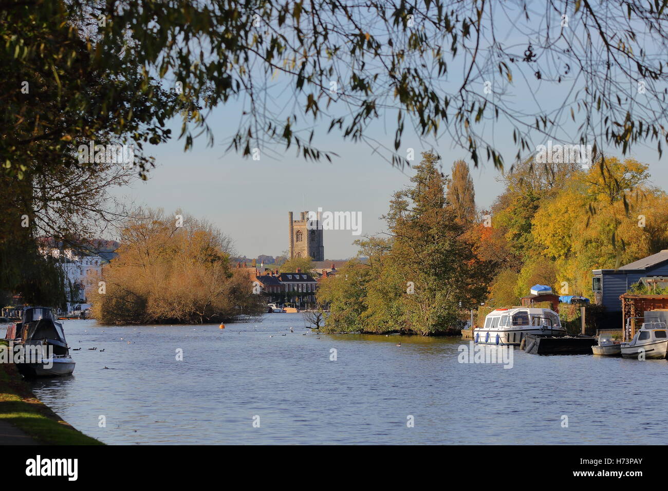 Henley-on-Thames, UK. 2nd November 2016. Henley locals and visitors ...