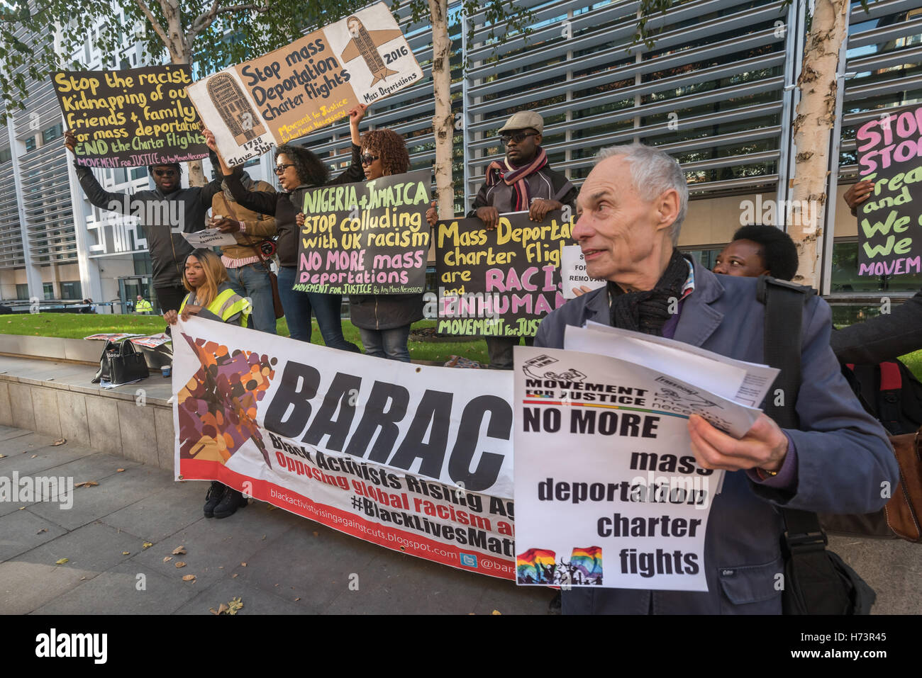 London, UK. 2nd November 2016. Tony Gard of MfJ and protesters with ...