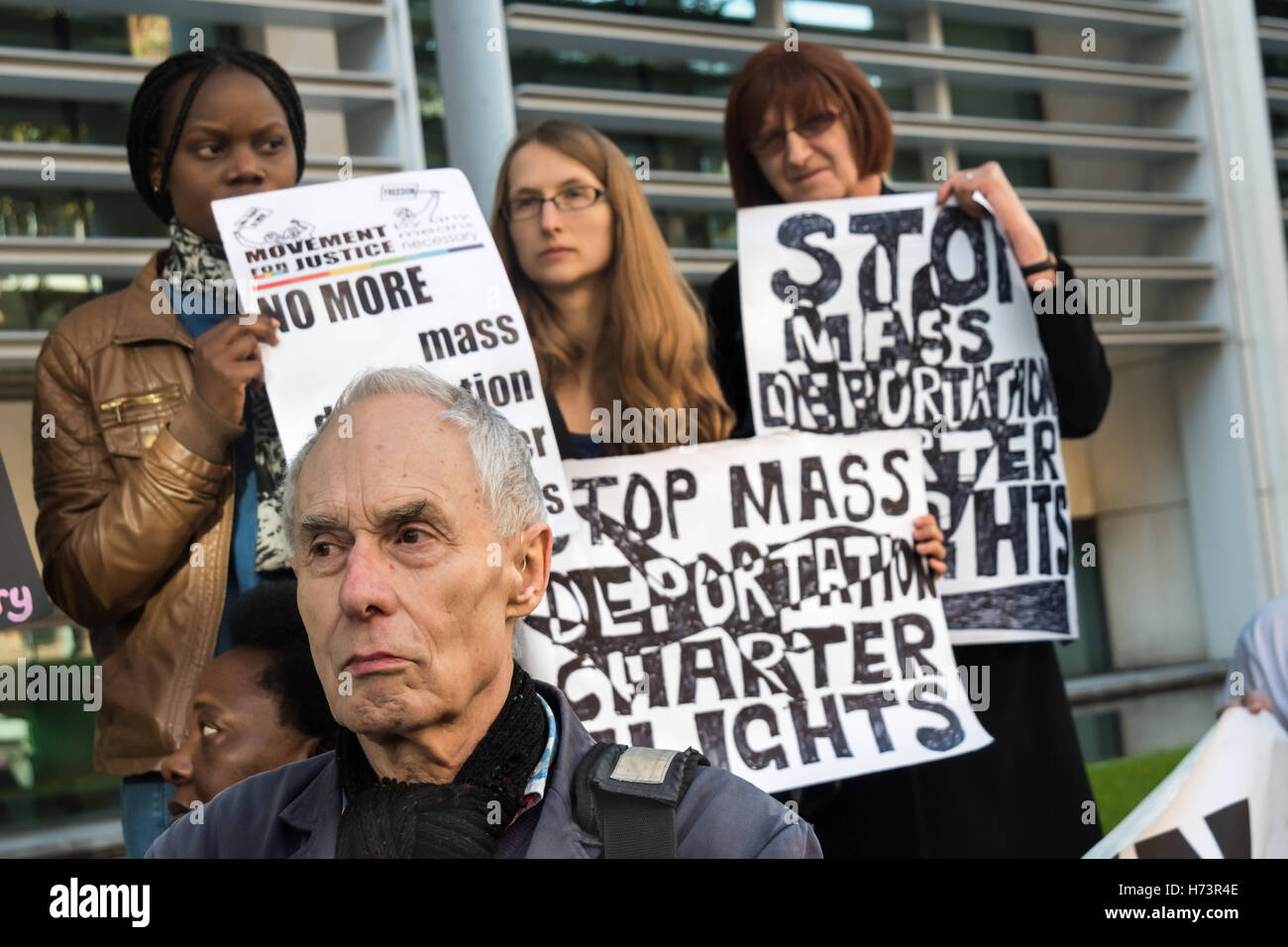 London, UK. 2nd November 2016. Tony Gard of Mfj and other campaigners ...