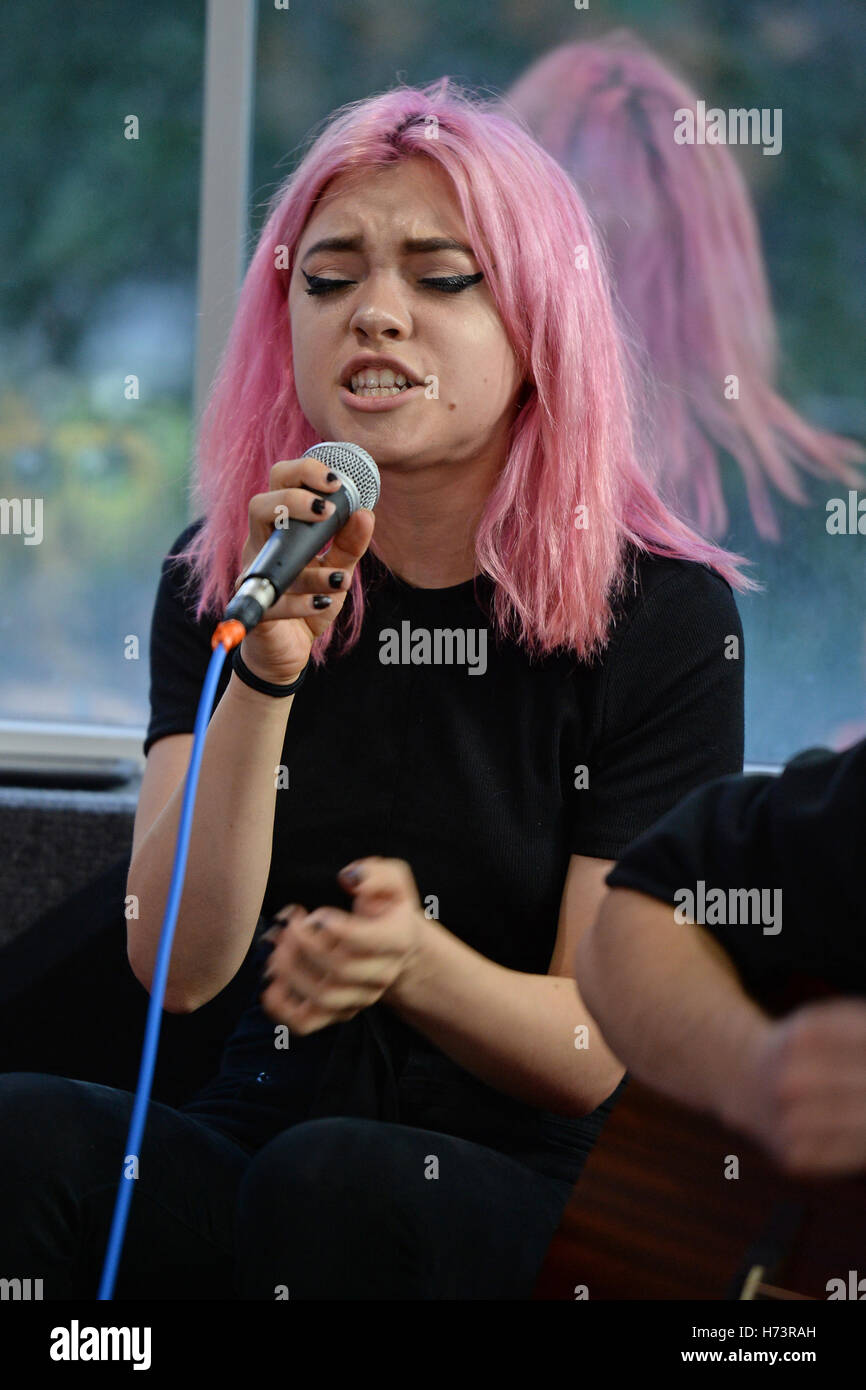 Fort Lauderdale, FL, USA. 01st Nov, 2016. Hey Violet pose for a ...