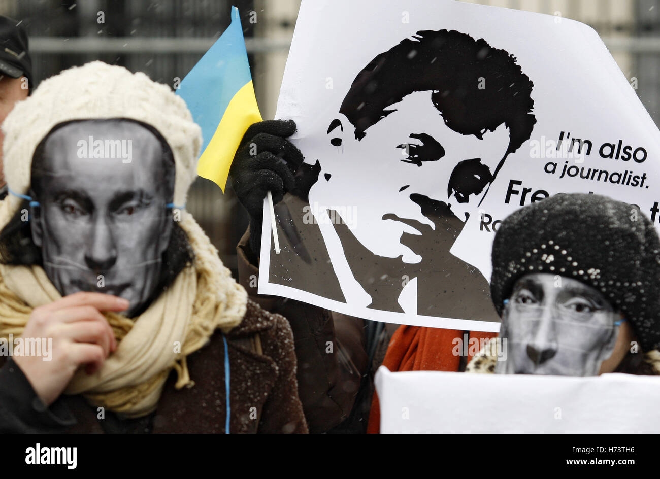 Kiev, Ukraine. 2nd Nov, 2016. Activists in masks depicting Russian ...