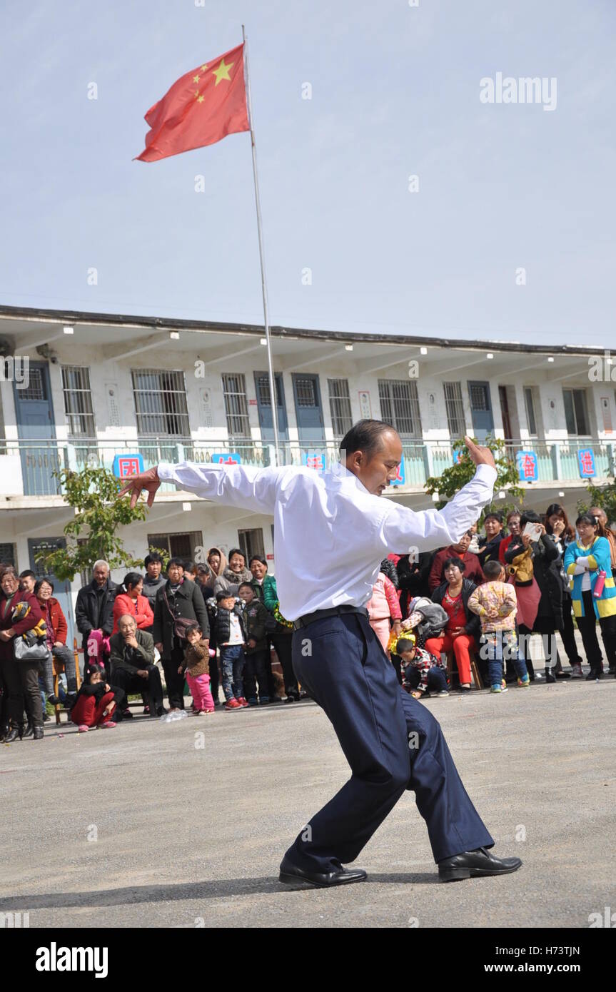 Zhumadian, Zhumadian, China. 30th Oct, 2016. Zhumadian, CHINA-October ...