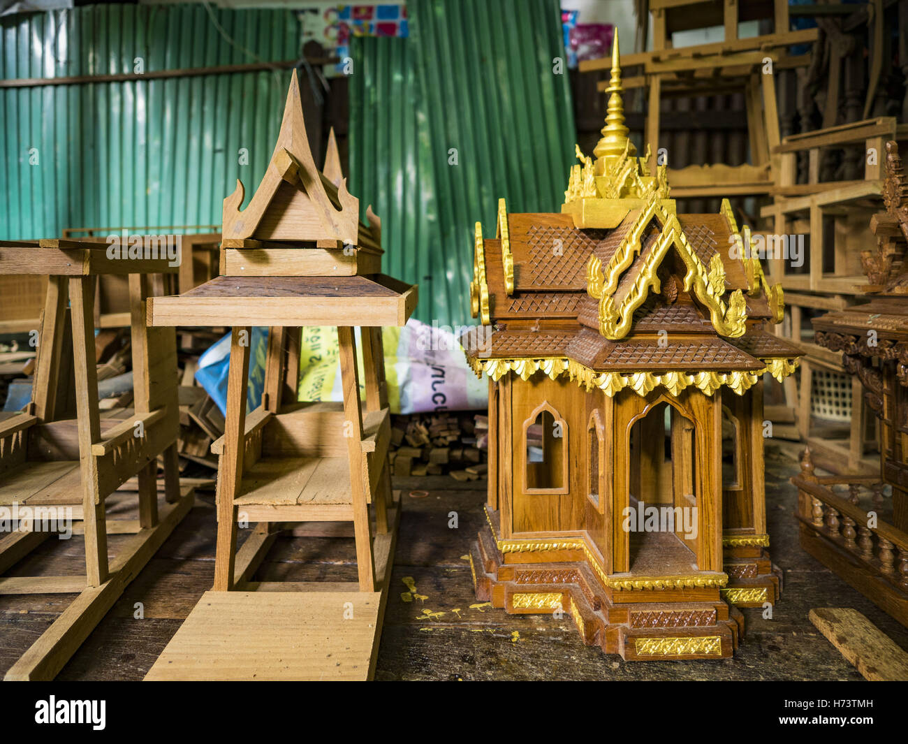 Bangkok, Bangkok, Thailand. 2nd Nov, 2016. A spirit house about 1/3 ...