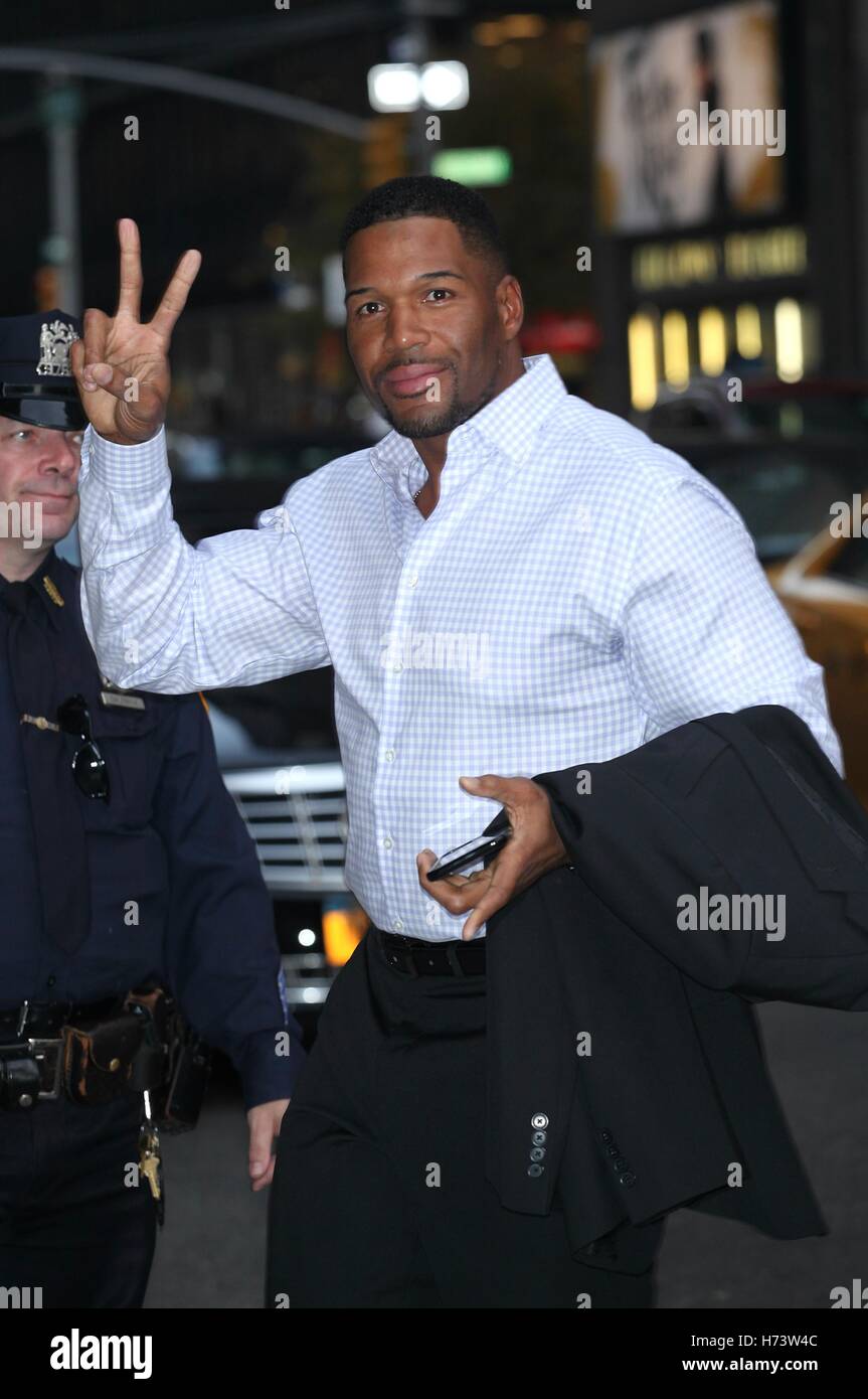 New York, NY, USA. 2nd Nov, 2016. Michael Strahan visits The Late Show ...