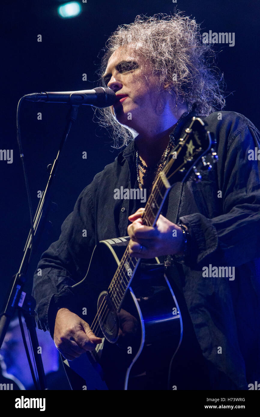 The cure band hi-res stock photography and images - Alamy