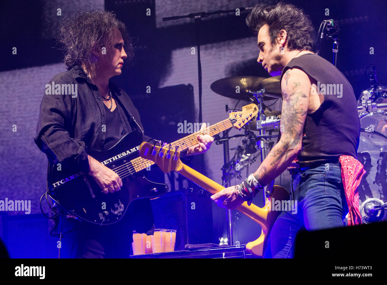 Cure band hi-res stock photography and images - Alamy