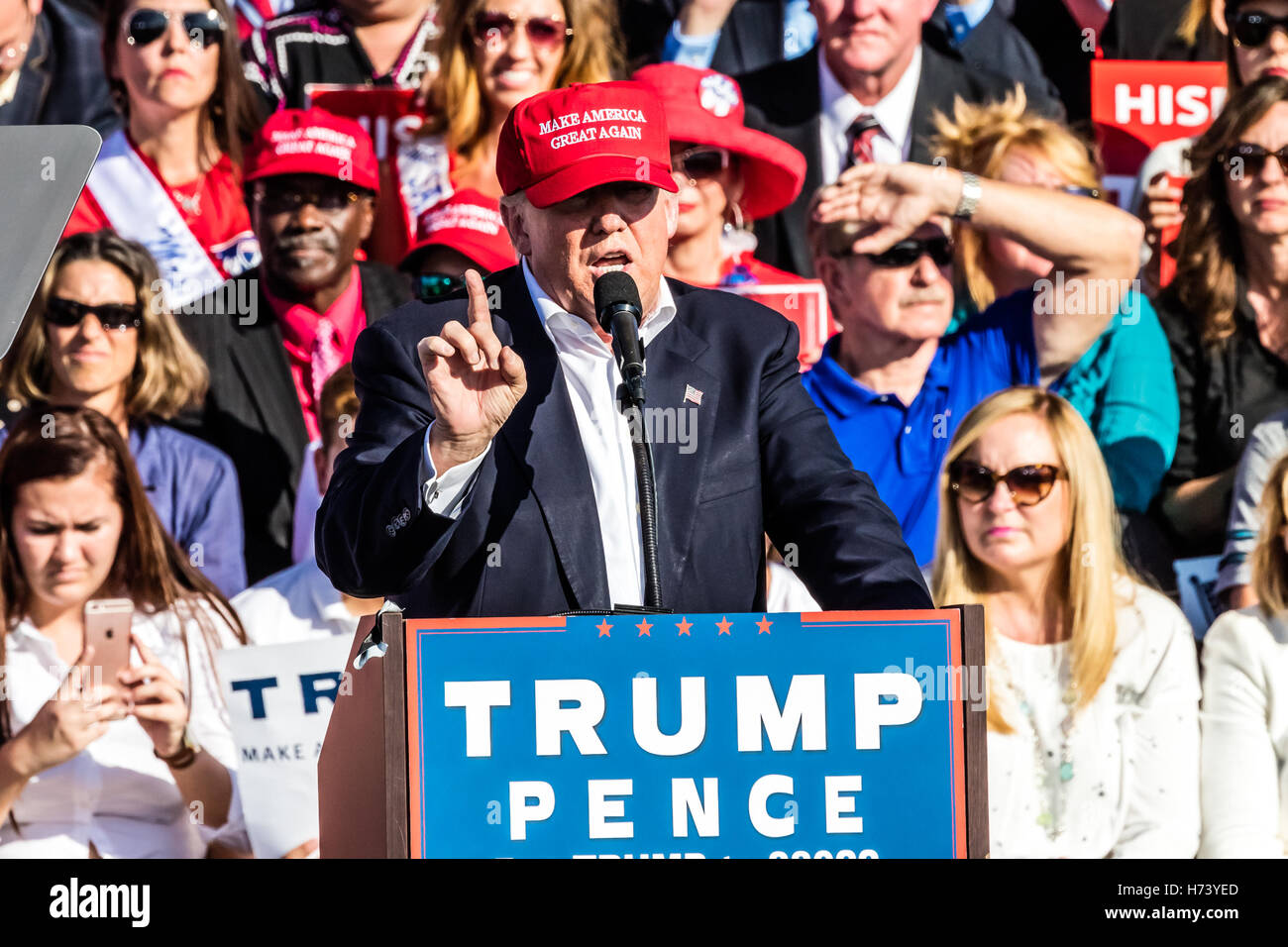 Donald trump rally hi-res stock photography and images - Alamy