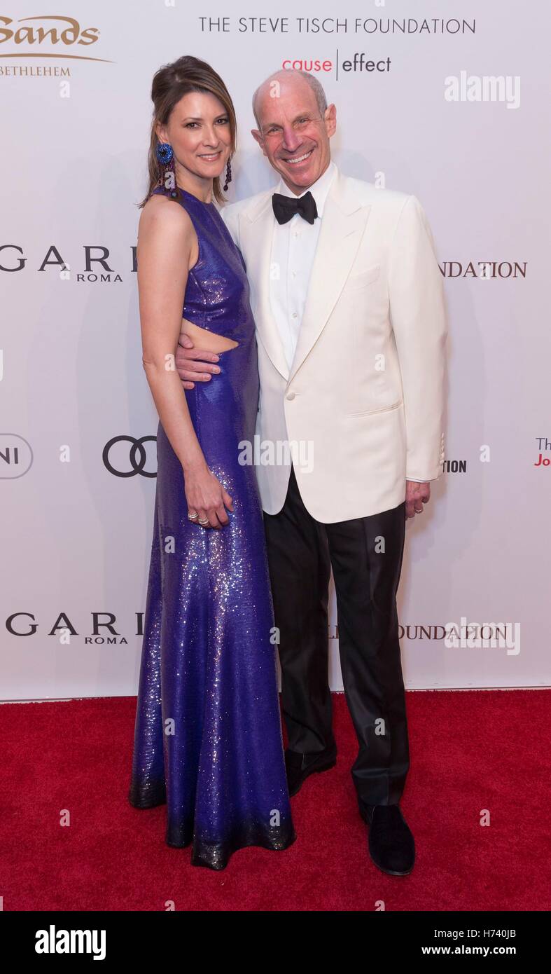 Lizzie tisch and jonathan tisch hi-res stock photography and images - Alamy