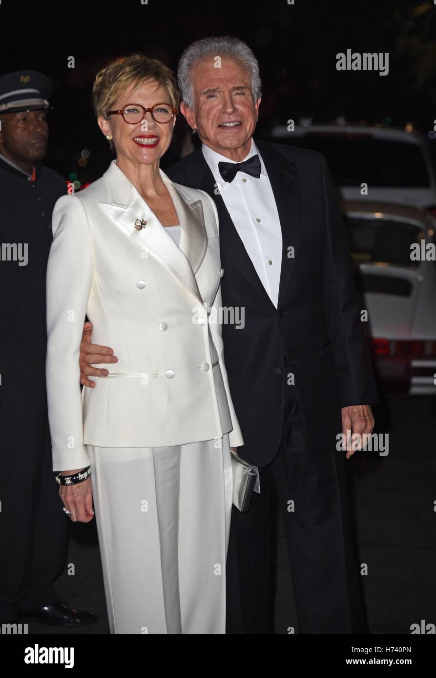 New York, NY, USA. 2nd Nov, 2016. Annette Bening, Warren Beatty at ...