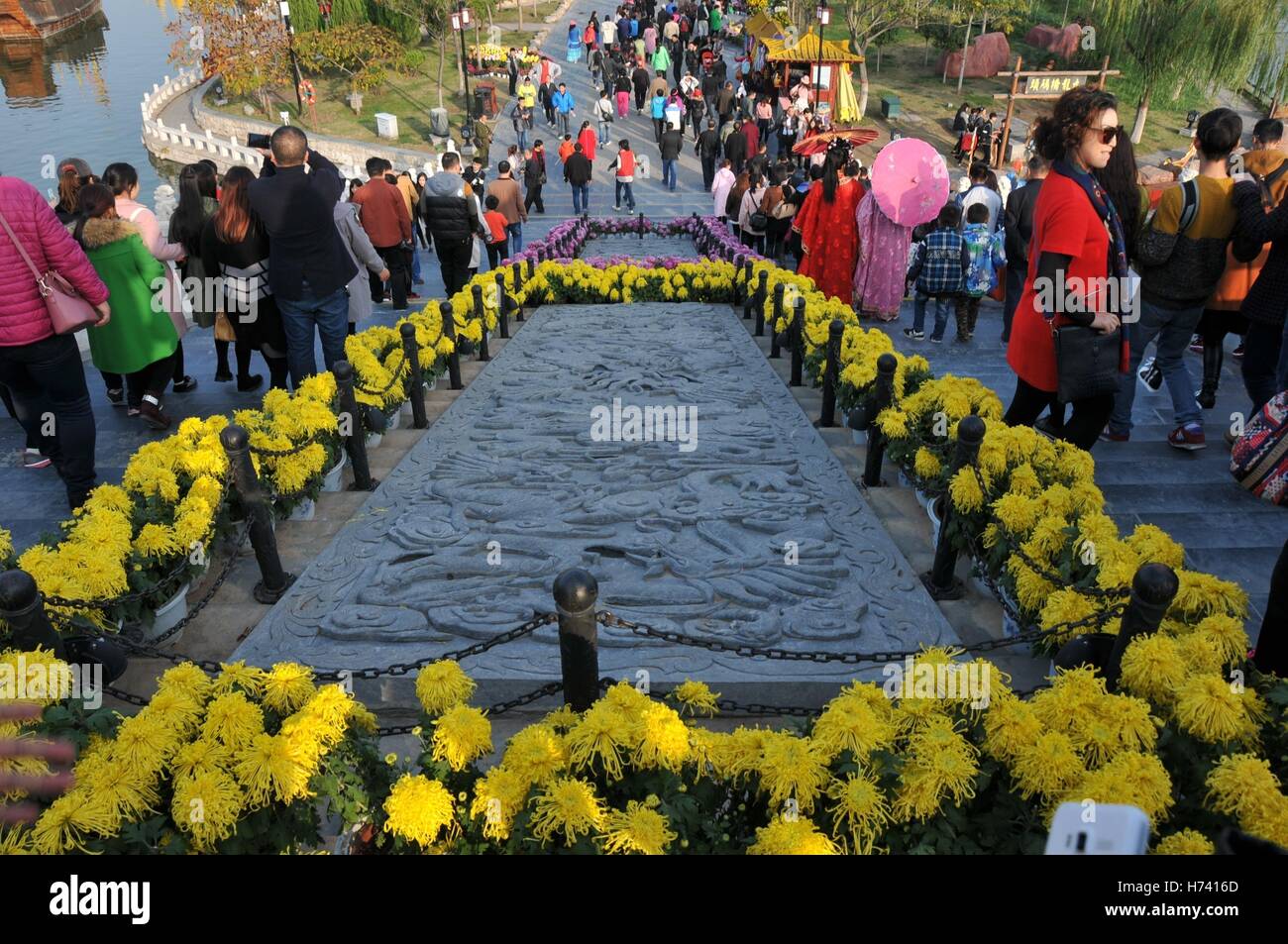 Qingming riverside landscape garden millennium hi-res stock photography ...