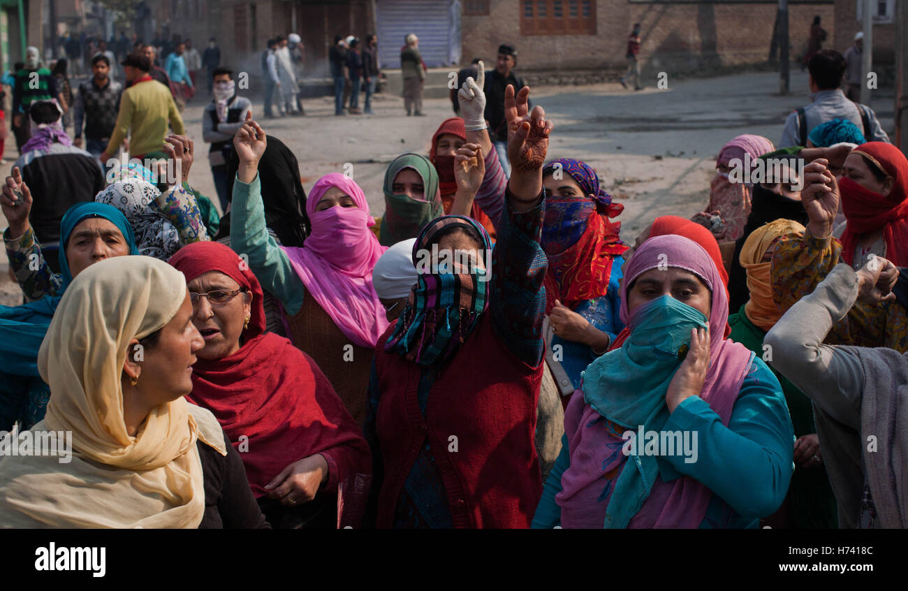 Tried women indian hi-res stock photography and images - Alamy