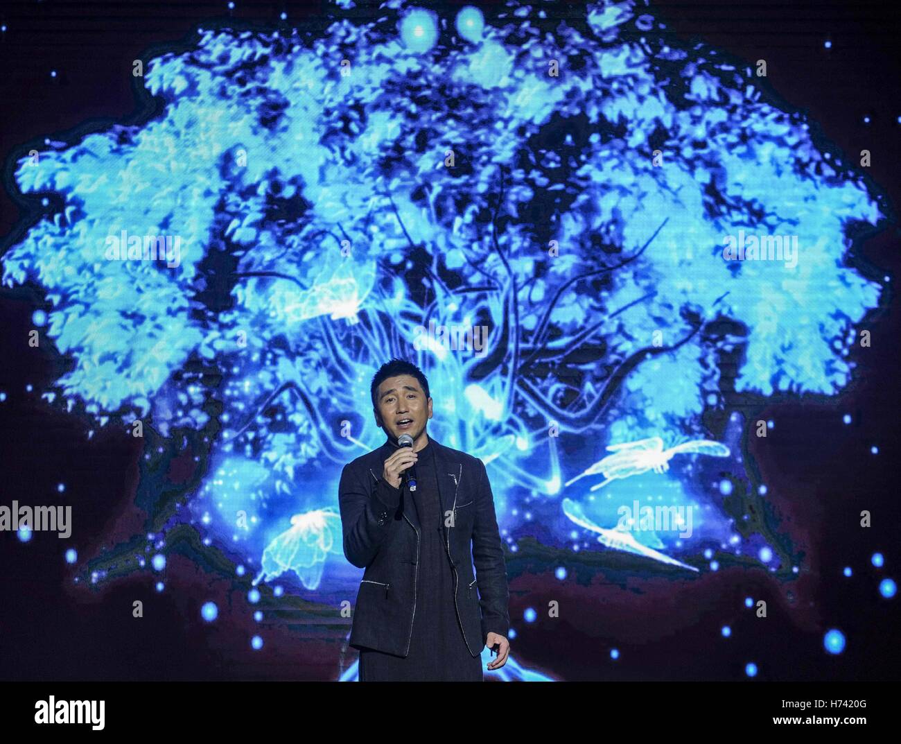 Los Angeles, California, USA. 3rd Nov, 2016. Chinese singer Sha Bao ...